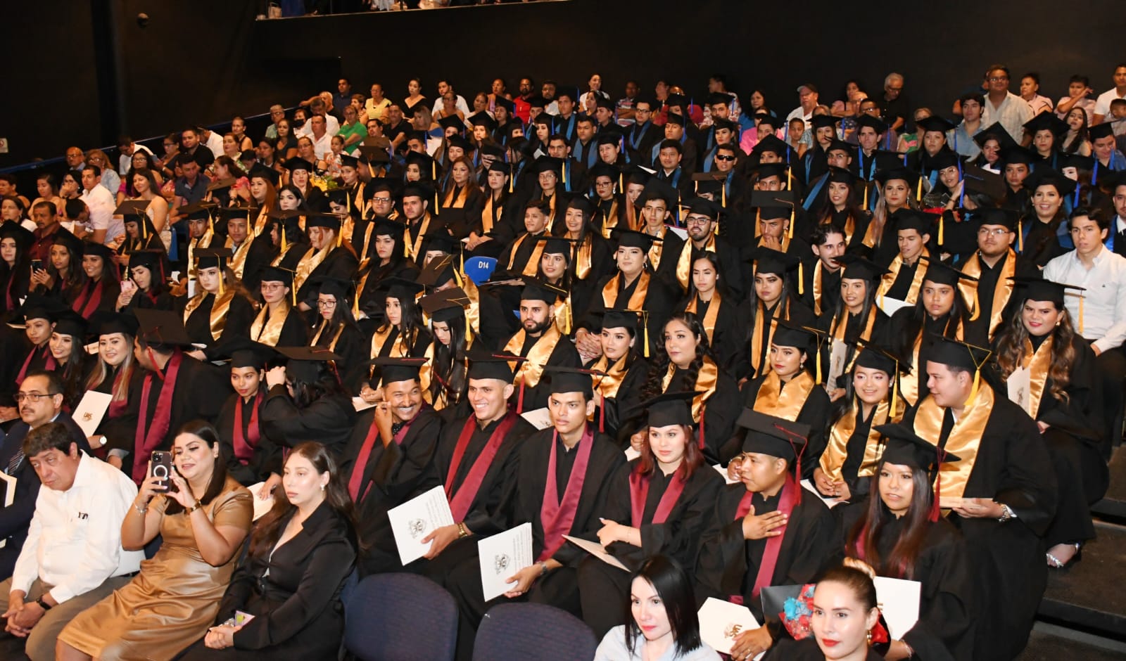 Alumnos de la UAS egresan con orgullo de FACEAM | PMX Portal